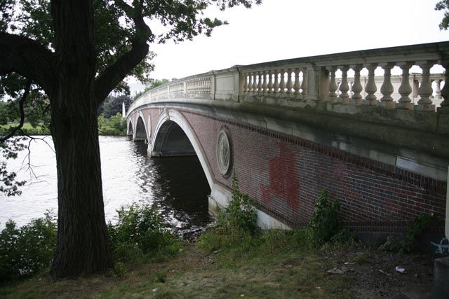 Locations Hub - Weeks Footbridge