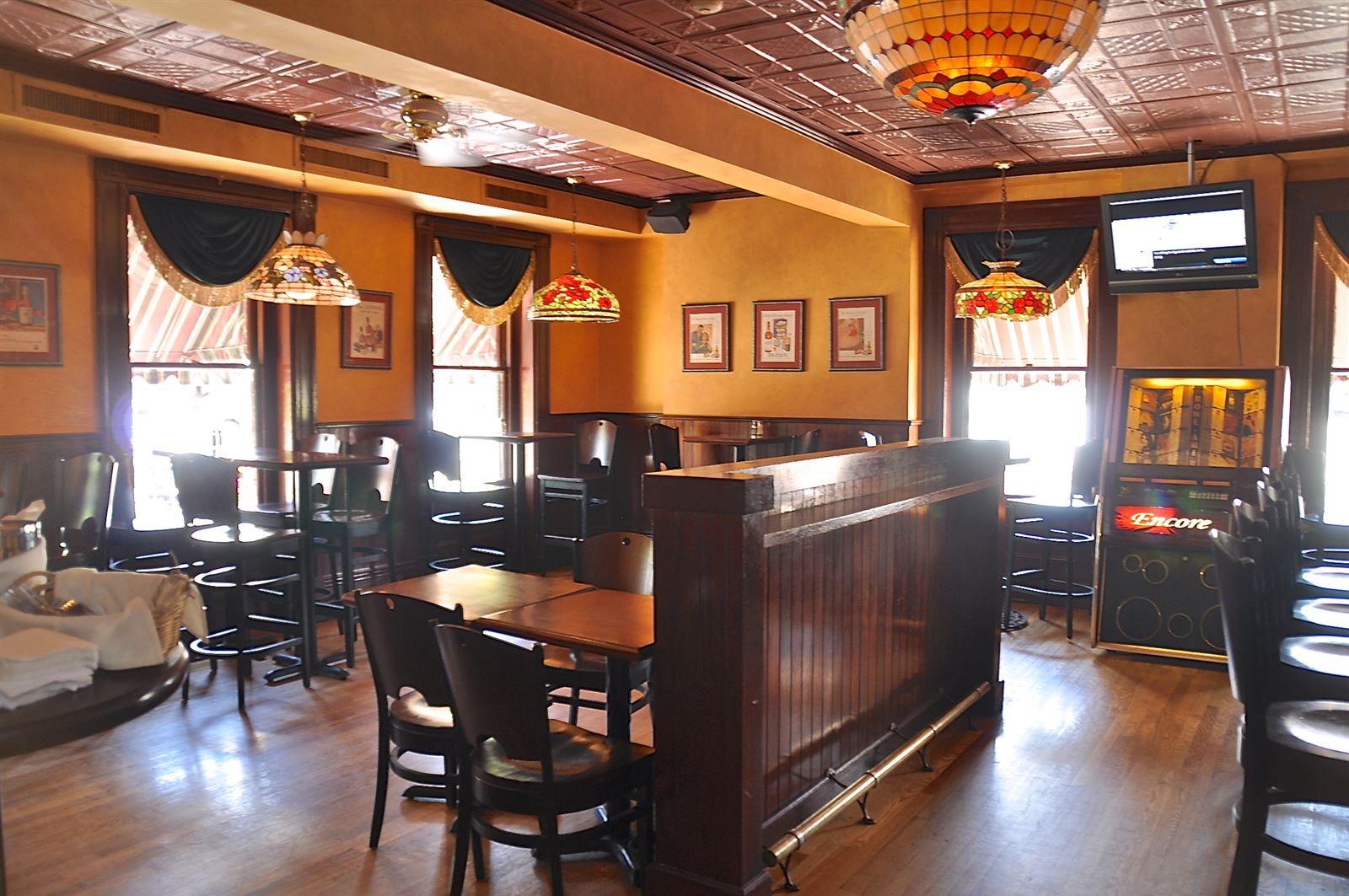 Locations Hub - Cobblestones Restaurant, Lowell
