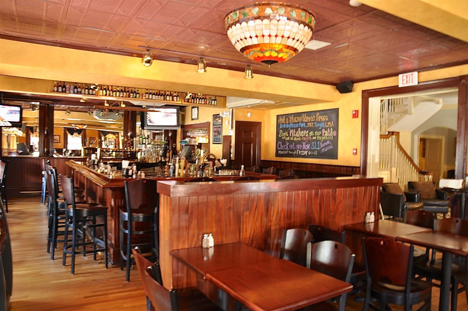 Locations Hub - Cobblestones Restaurant, Lowell