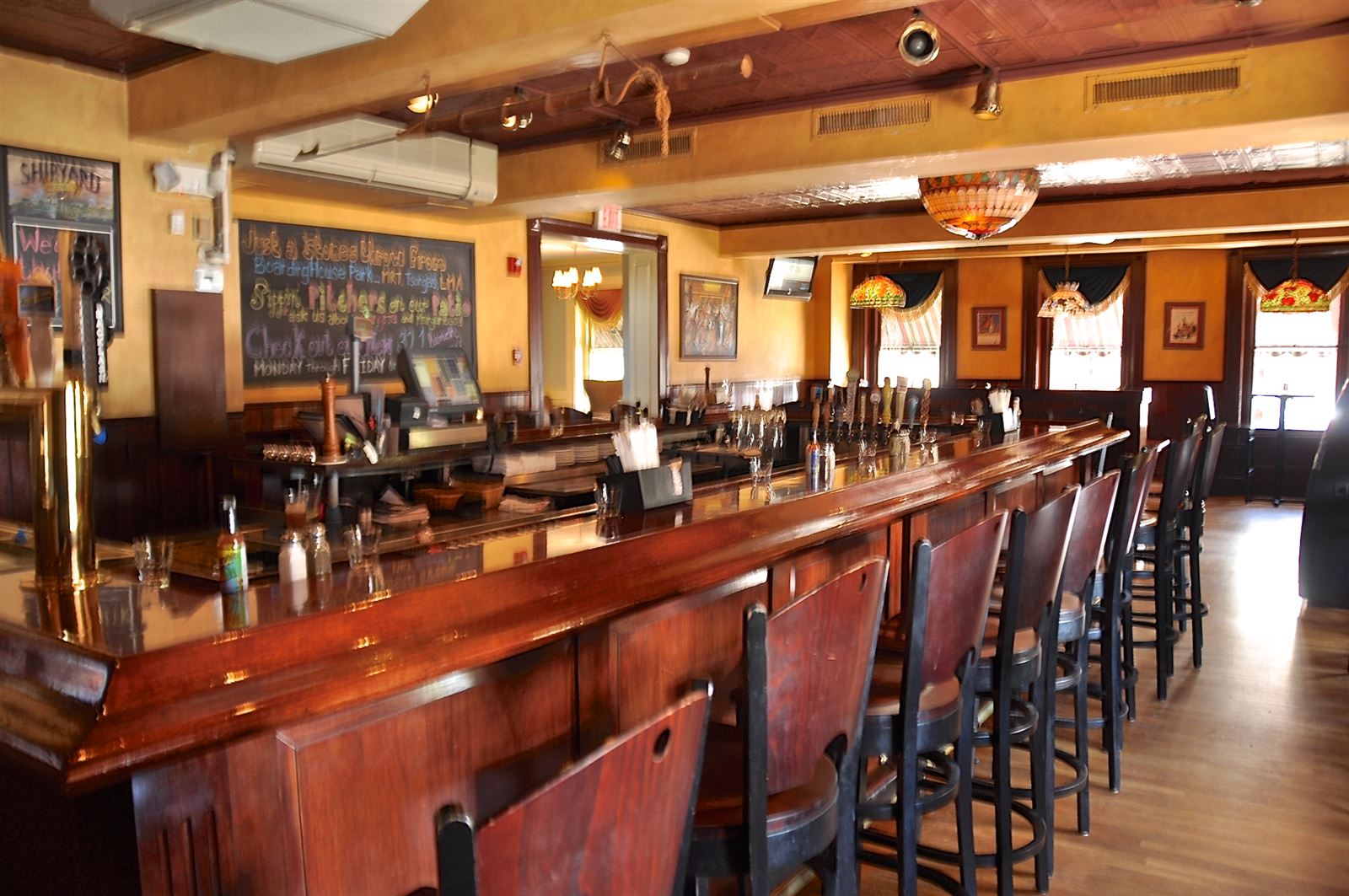 Locations Hub - Cobblestones Restaurant, Lowell