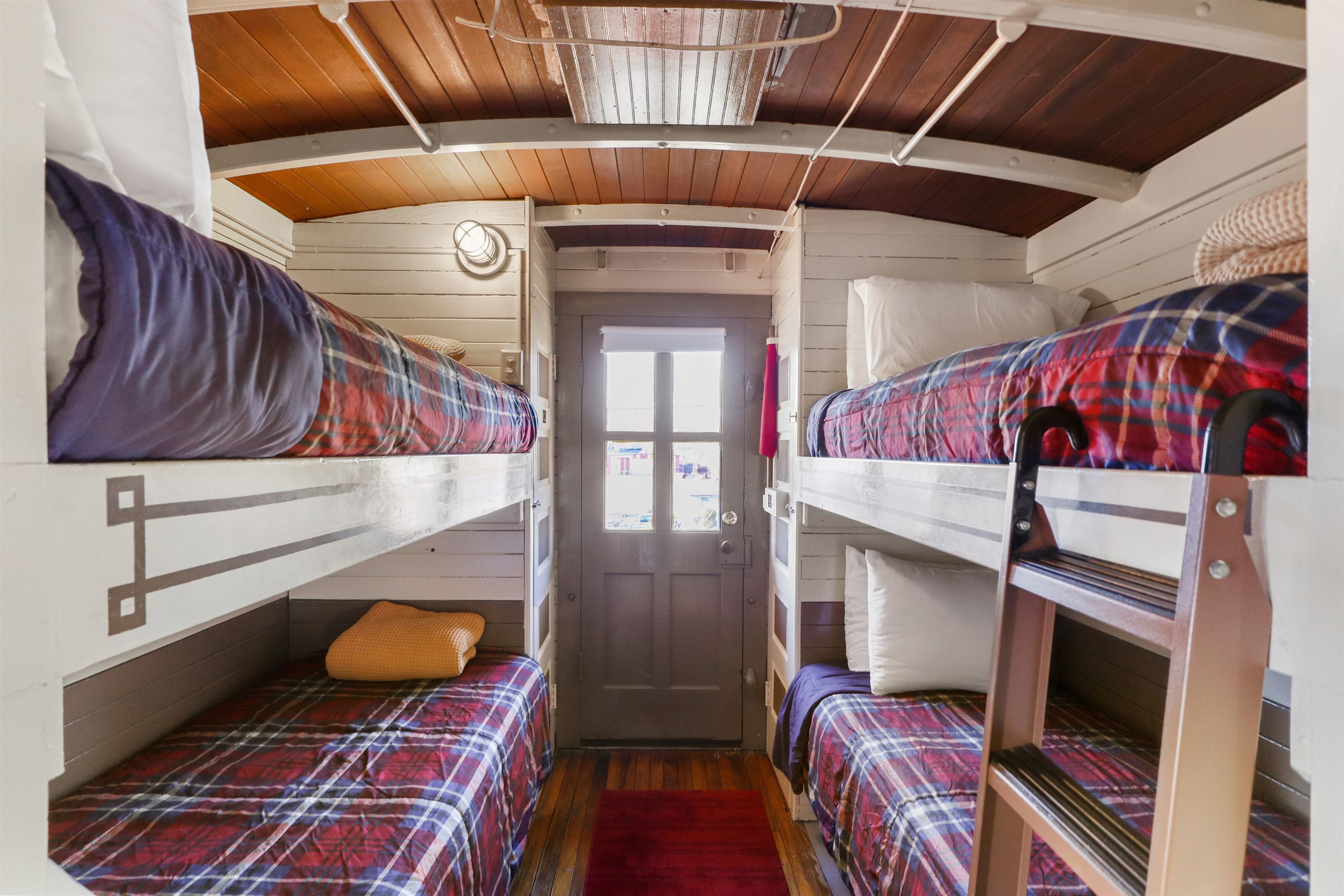 Locations Hub - The Steaming Tender