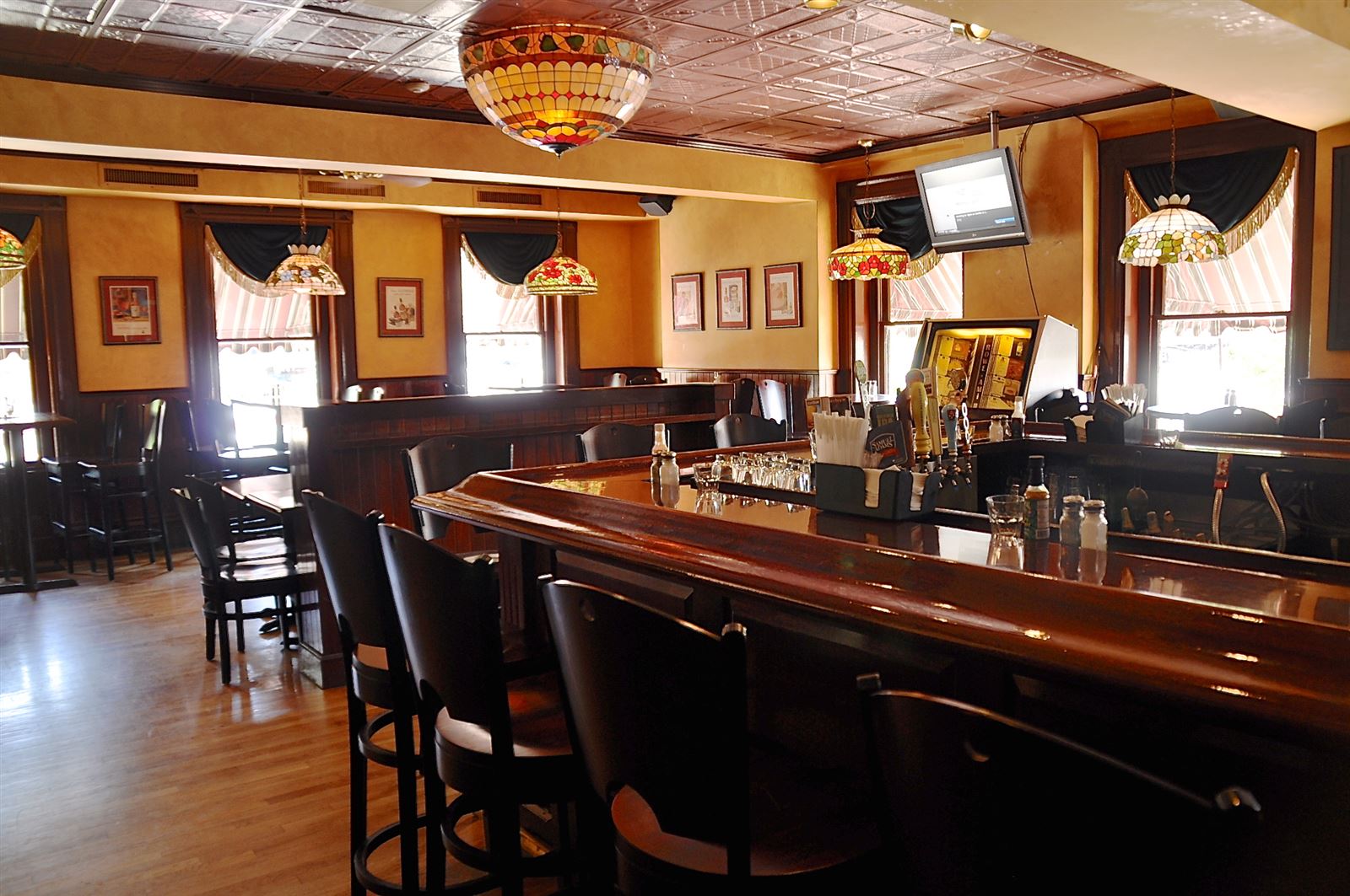 Locations Hub - Cobblestones Restaurant, Lowell