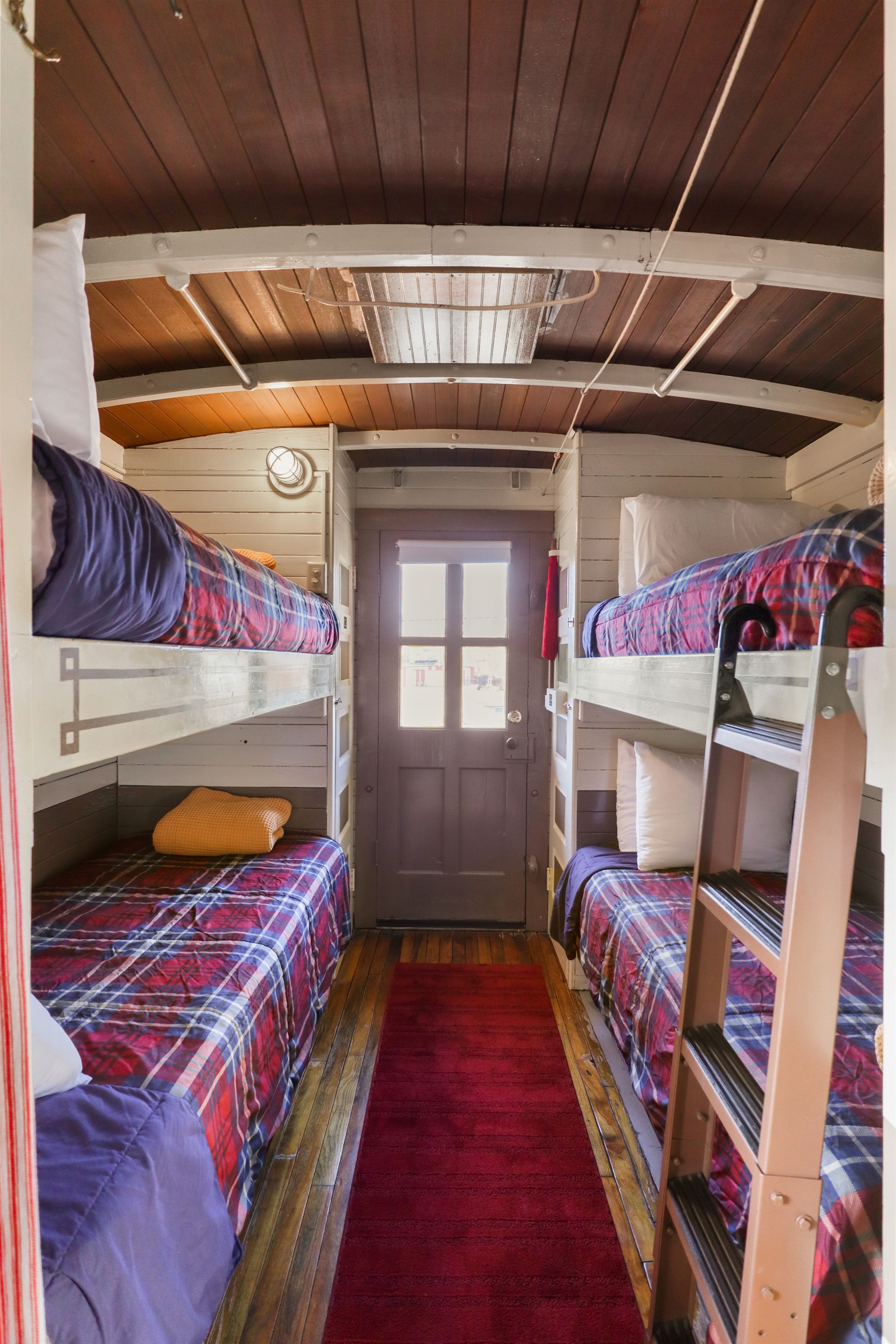 Locations Hub - The Steaming Tender