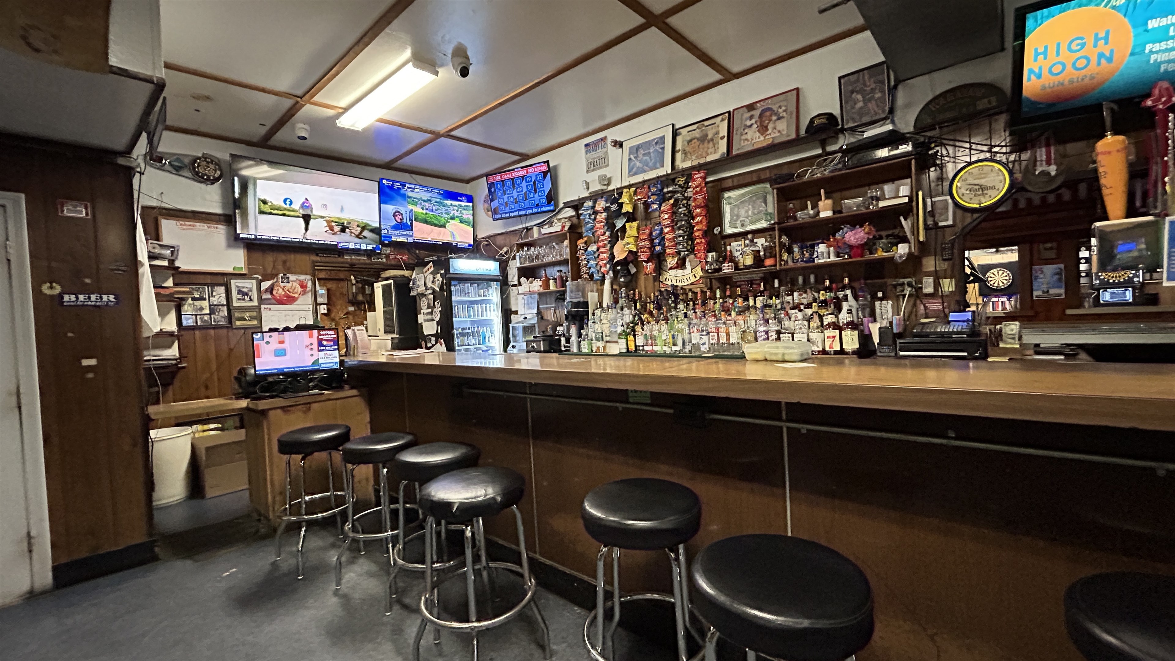 Locations Hub - Pratty's CAV - Bar